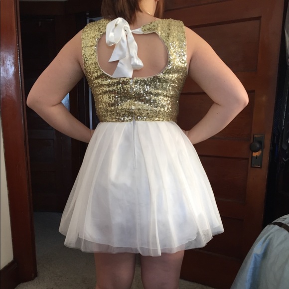 B Darlin | Dresses | Formal Dress With Tool | Poshmark